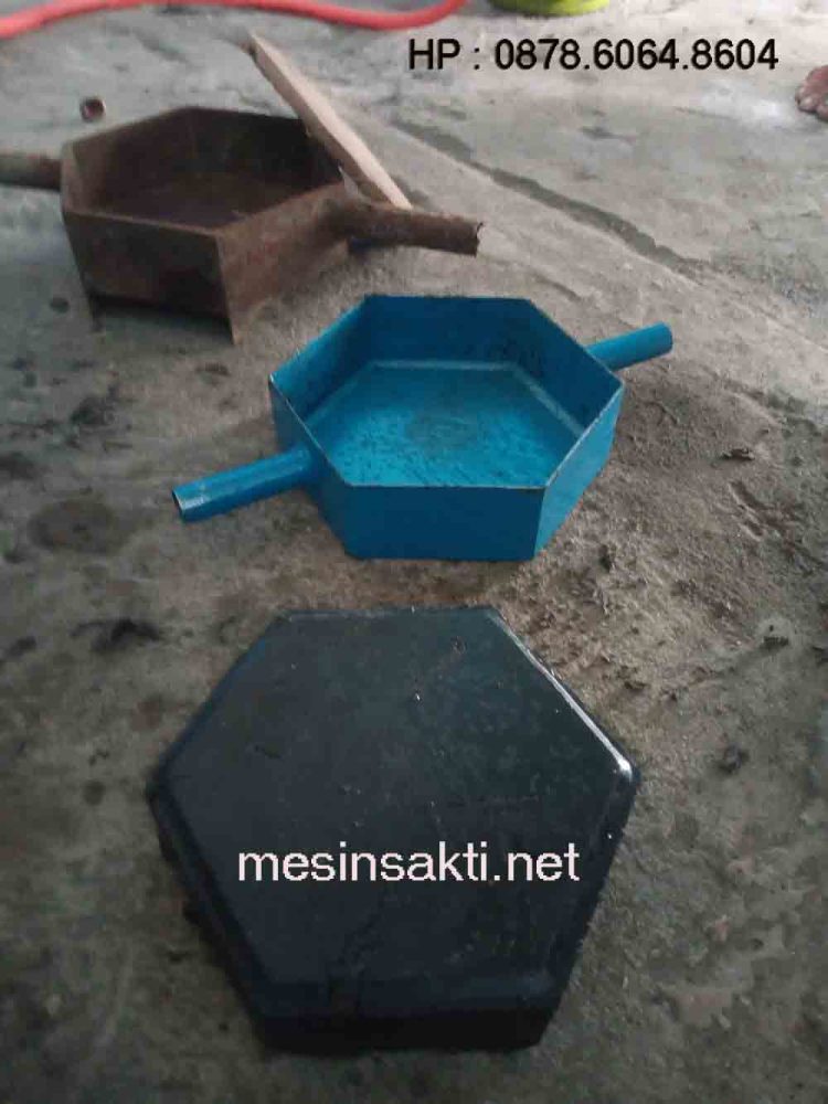 Peleleh plastik dan paving block menggunakan pelumer plastik